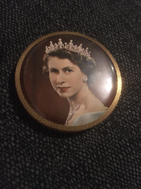VINTAGE 1953 QUEEN Elizabeth Ii Mirror Powder Compact Royal Royalty £10 ...