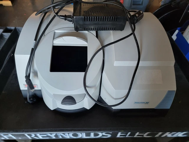 THERMO SCIENTIFIC EVOLUTION 300 UV-Vis Spectrophotometer EUR 1.638,76 ...