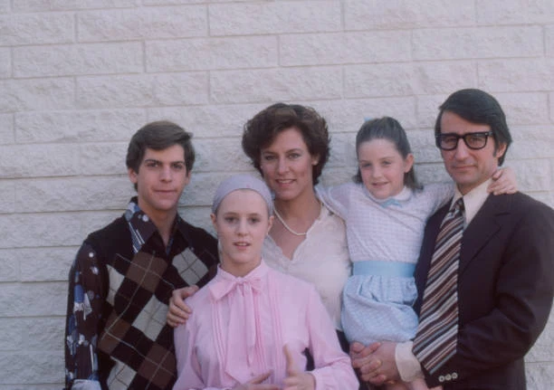 BILL CALVERT MARY Stuart Masterson Christine Lahti Keri Houlih- 1985 ...
