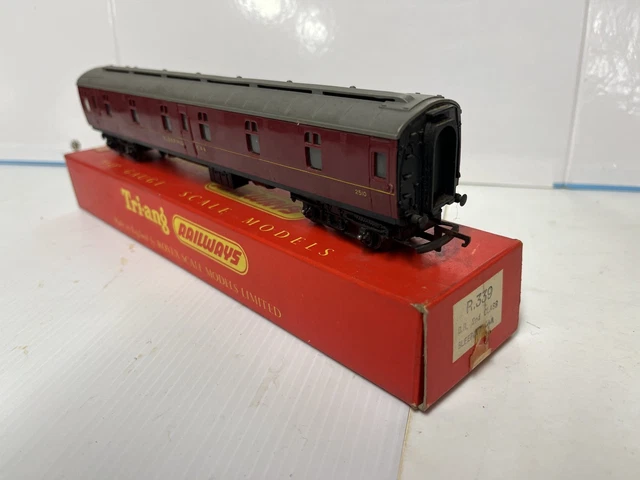 TRIANG R339 BR 2nd Class Sleeper Coach 2510 Maroon OO Gauge Boxed £12. ...