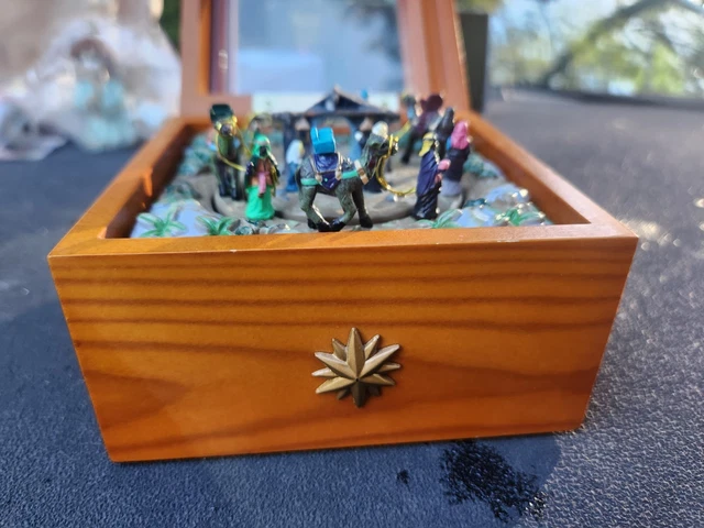 MR. CHRISTMAS MINIATURE Nativity Music Box Animated Illuminated Away in ...