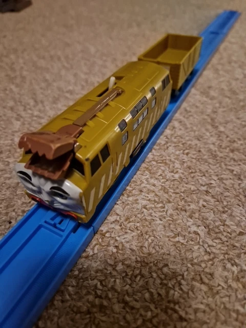 TOMY TRACKMASTER THOMAS & friends train MOTORISED DIESEL 10 ...