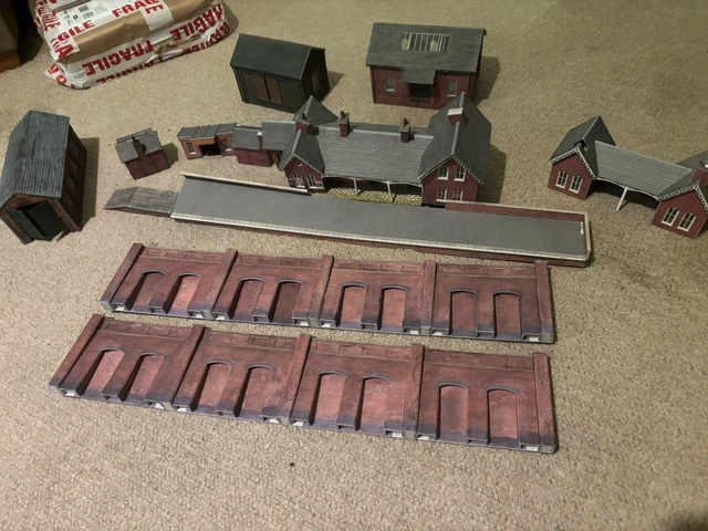 HORNBY MODEL RAILWAY 00 gauge card buildings Station House Platform ...