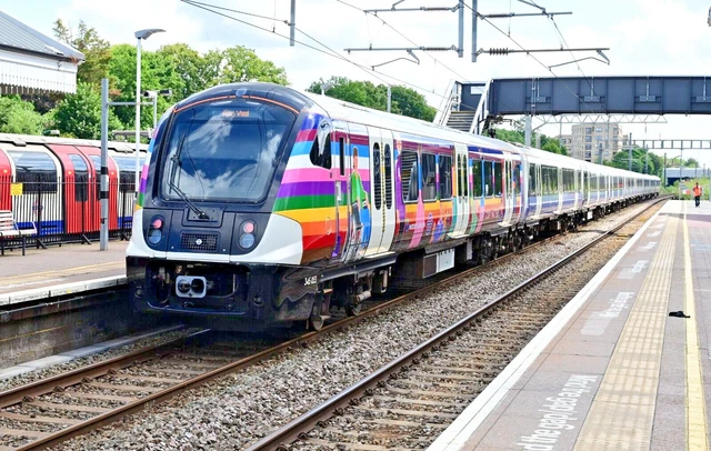 CLASS 345 NO 345055 in advertising livery at ealing broadway £1.00 ...