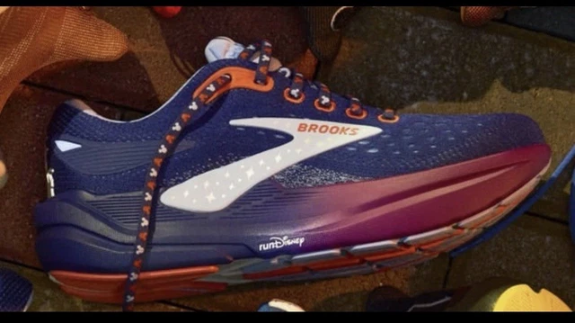 2026 RUNDISNEY WDW Marathon Brooks Ghost Max 3 WDW Castle Women ...