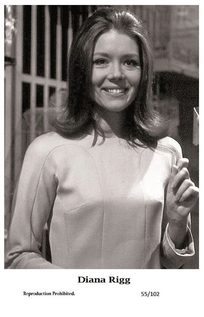 DIANA RIGG - Film star Pin Up PHOTO POSTCARD - 55-102 Swiftsure ...