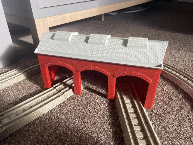 THOMAS THE TANK engine train old trackmaster track and building bundle ...