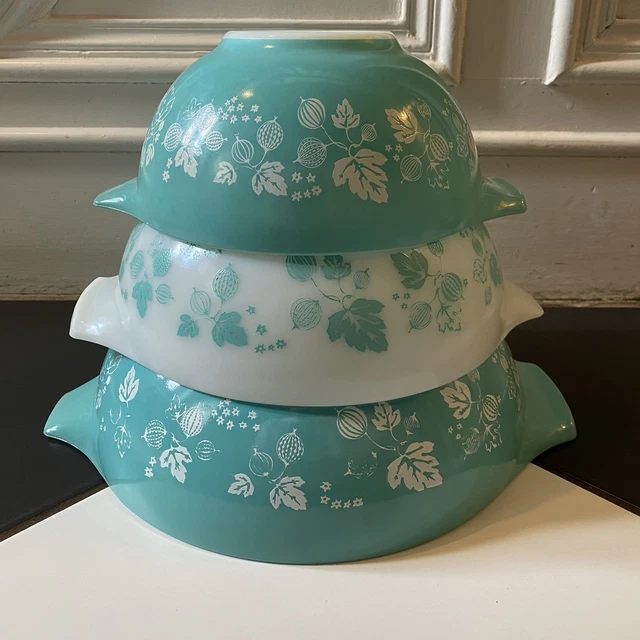 VINTAGE PYREX TURQUOISE + White Gooseberry Cinderella Pattern Bowls ...