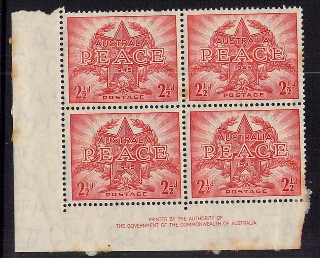 M1444 AUSTRALIA 1945 Peace 2 1/2d block of 4 unused stamps EUR 1,80 ...