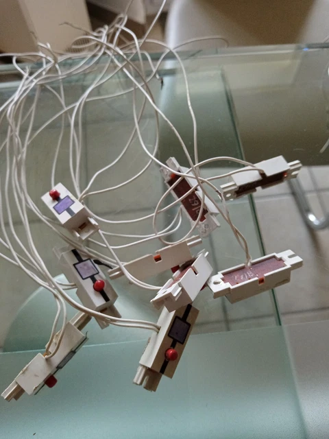 FLEISCHMANN GLEISBILDSTELLWERK WEICHENSCHALTER 6902 9 Stück EUR 40,00 ...