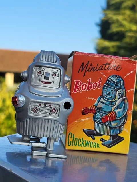 NO TIN TOY/PLASTIC-HONG Kong 1960's CLOCKWORK MINIATURE ROBOT miss 1 ...