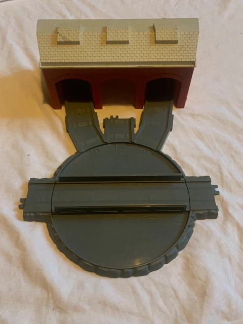THOMAS THE TANK Engine & Friends Turntable & Shed Ertl Track 1996 £10. ...