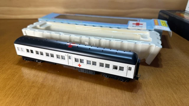 POWERLINE SPECIAL EDITION NSWGR Ambulance Train Livery Carriage - HO ...