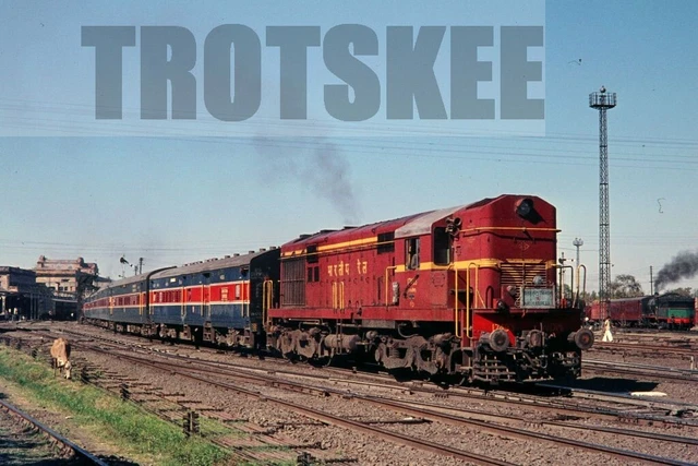 35MM SLIDE INDIA Indian Railways Diesel Loco WDM 17493 Nagpur 1976 ...