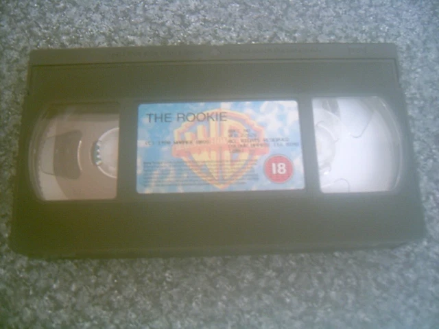 THE ROOKIE MOVIE-VHS TAPE- CLINT EASTWOOD,CHARLIE SHEEN-videotape only ...