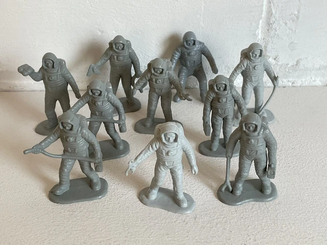 10 X VINTAGE Astronauts (Plastic Figures) Space Men 1960s-70s 5cm Toys ...