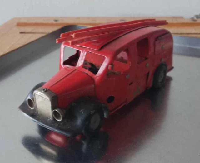 ORIGINAL VINTAGE TRI-ANG Minic Tinplate Fire Engine Clockwork Toy £24. ...
