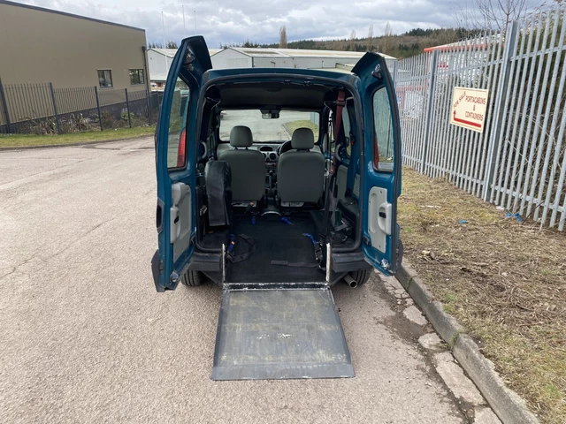 RENAULT KANGOO MANUAL WHEELCHAIR ACCESSIBLE mobility disabled ramp wav ...