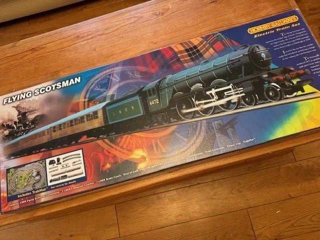 HORNBY FLYING SCOTSMAN train set R1001 engine, track, controller, 3 coaches £65.00 - PicClick UK