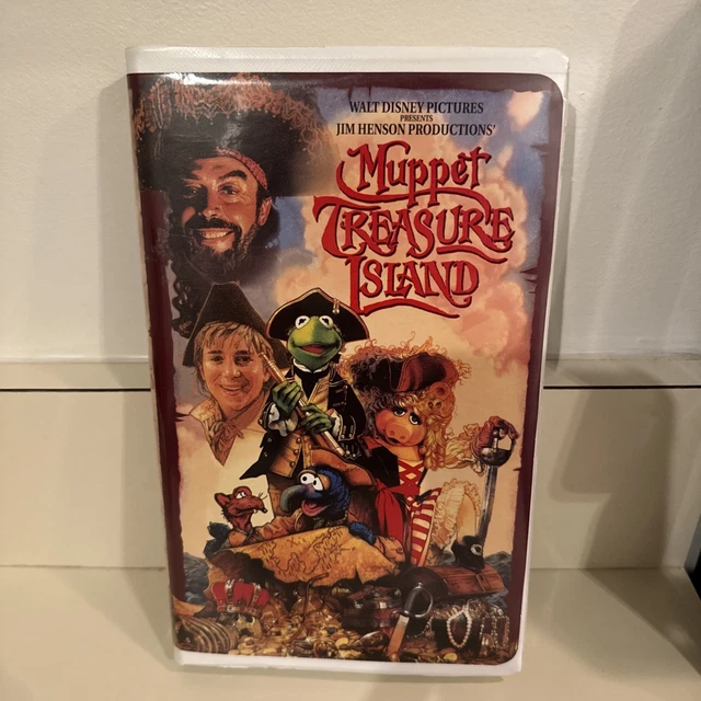 MUPPET TREASURE ISLAND (VHS, 1996) Clam Shell Tim Curry Jim Henson £5. ...