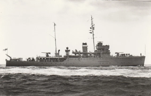 ROYAL NAVY PHOTOGRAPH. HMS "Sharpshooter" Minesweeper. WW2 HMS ...