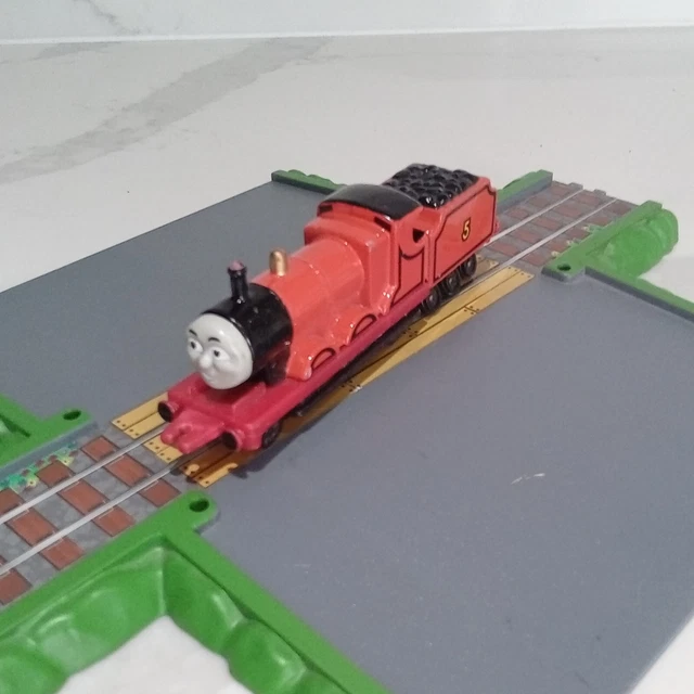 ERTL THOMAS THE tank engine - No5 James 2001 FAST P&P £3.99 - PicClick UK