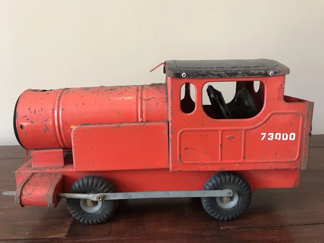 VINTAGE TRIANG PUFF Puff Pull Along locomotive train. Needs restoration ...