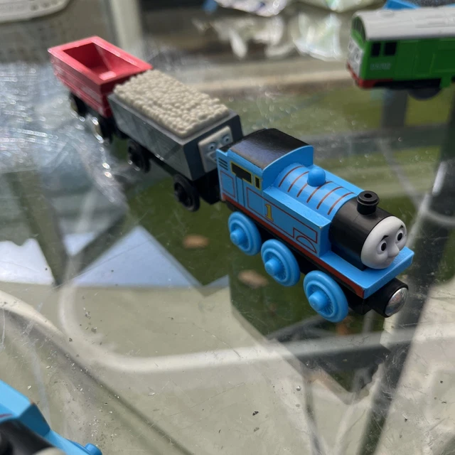 THOMAS THE TANK Engine & Friends Wooden Train - THOMAS - BRIO £10.00 ...