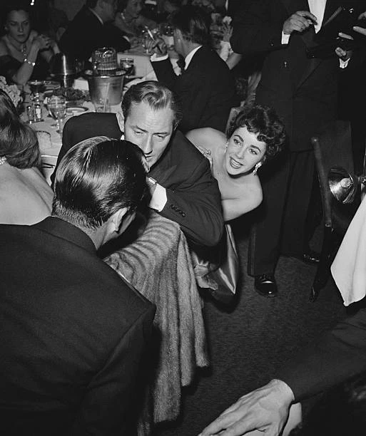ELIZABETH TAYLOR AT a function with her husband, English actor - 1952 ...