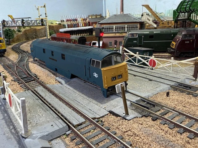 LIMA BR WESTERN Class 52 Blue Loco Body Only - Western Renown £19.44 ...