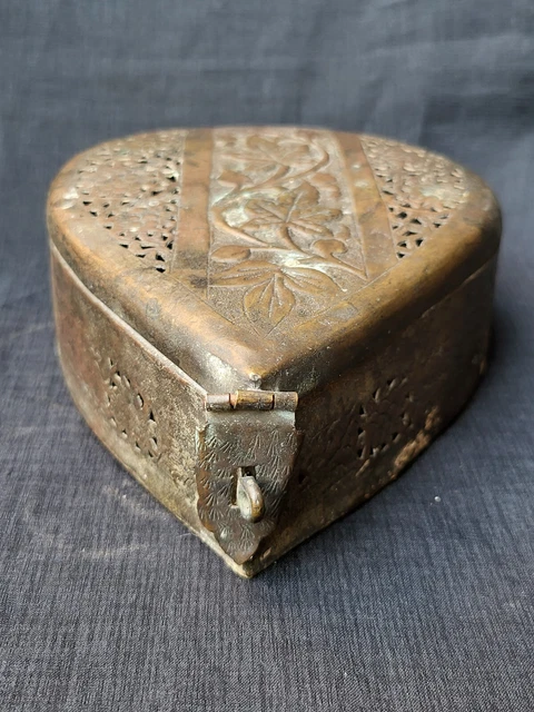 ANTIQUE TRADITIONAL INDIAN Bronze Heart Shape Carved Jali Box Jewellry ...