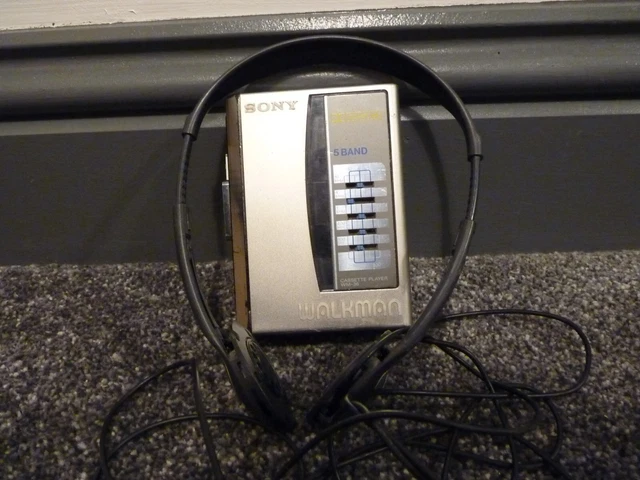 VINTAGE SONY WALKMAN Wm-36 Cassette Player And Headphones Plays Fine £ ...