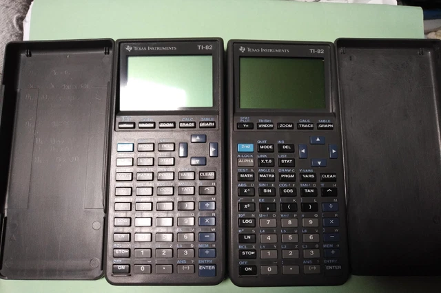 LOT DE 2 anciennes calculatrices Texas Instruments TI-82 avec défaut d ...