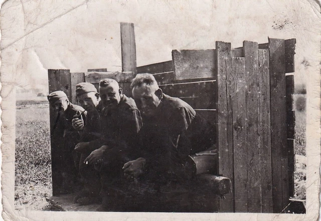 FOTO - SOLDATEN auf der Latrine in Łabunie / Lublin Polen - 2.WK EUR 6 ...
