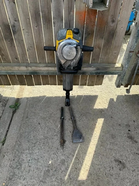 WACKER NEUSON 2 STROKE PETROL BREAKER DEMOLITION HAMMER (c/w x2 Chisels ...