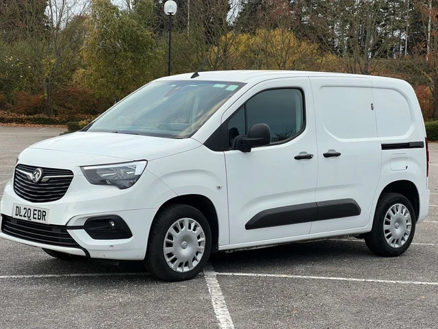 2020 VAUXHALL COMBO 1.5 Combo 2000 Sportive S/S Panel Van Diesel Manual ...