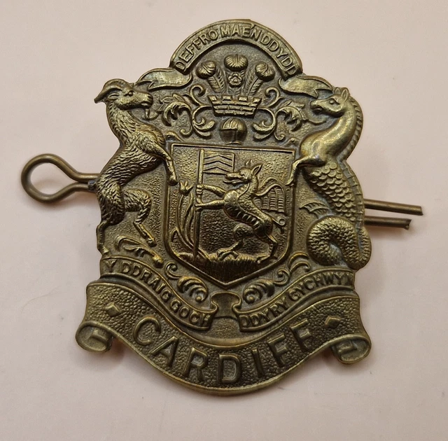 WW1 BRITISH ARMY Cap Badge Cardiff Pals Battalion White Metal With Lugs ...