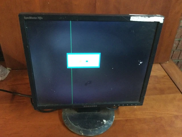 17& SYNCMASTER 740N, A crossing Vertical line, good for testing monitor ...