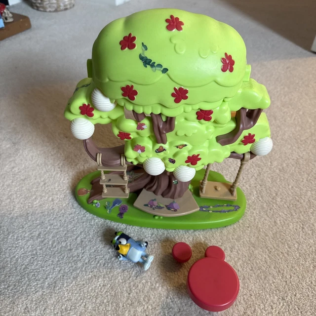 BLUEY TREEHOUSE PLAYSET with Bluey and bench used £11.11 - PicClick UK