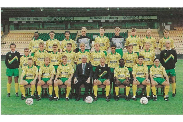 NORWICH CITY FOOTBALL Team Photo>1992-93 Season £3.50 - PicClick UK