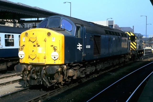 BRITISH RAIL CLASS 40 40 082 & 08 543 Sheffield 18/09/82 Rail Photo B £ ...
