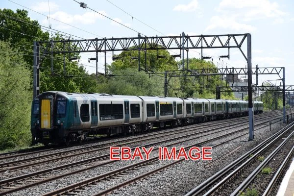 PHOTO CLASS 350/2 'Desiro' Emu No 350 207 Of London North Western ...