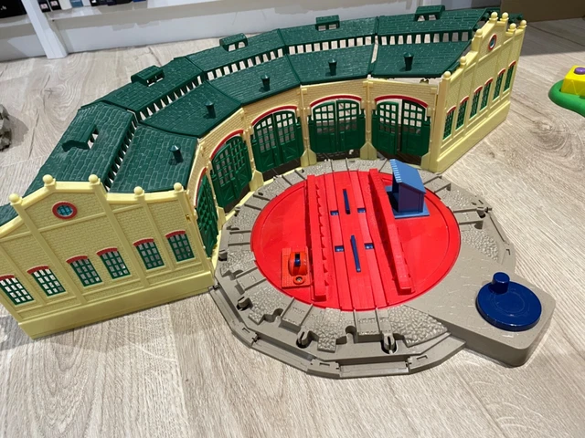 THOMAS TRACKMASTER TURNTABLE and Tidmouth Sheds Set £20.00 - PicClick UK