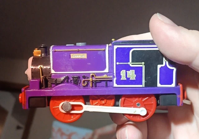 THOMAS THE TRAIN #14 Trackmaster Charlie Purple Engine Motorized 2009 ...