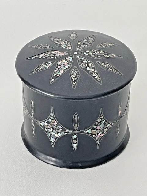 BOITE NAPOLÉON III laquée noir incrustation de nacre. EUR 40,00 ...