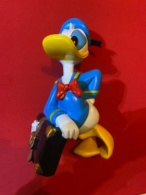 EXTREMELY RARE! WALT Disney Donald Duck Leaning on Suitcase Figurine Statue EUR 124,19 - PicClick DE