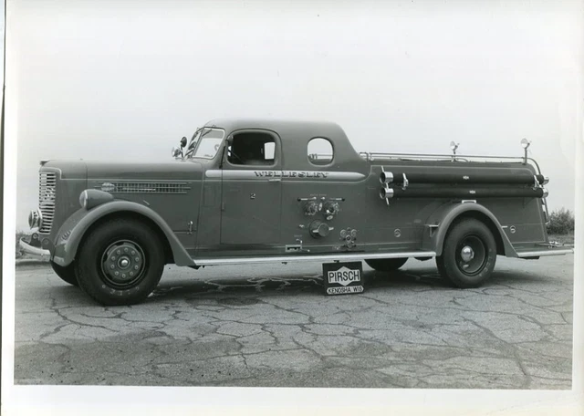 WELLESLEY MA 1950S Pirsch Pumper 8x10 Fire Apparatus Photo $6.98 ...