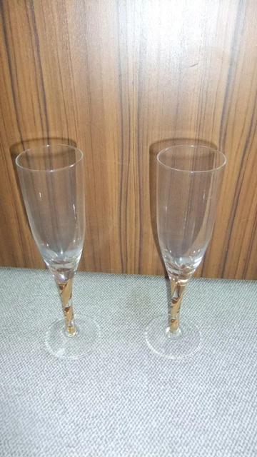 2X ÄLTERE SEKTFLÖTEN, Sektgläser gedrehter goldener Stiel, VINTAGE EUR 15,00 - PicClick DE