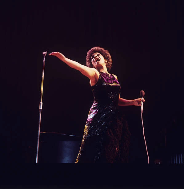 WELSH SINGER SHIRLEY Bassey Performs At The Royal Hall 1976 OLD PHOTO 3 ...