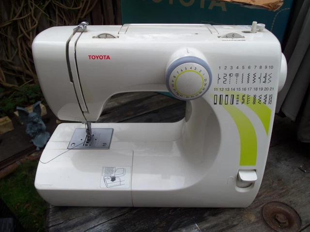 TOYOTA RS 2000 Series Electric Sewing Machine - Model STF - Working £29 ...